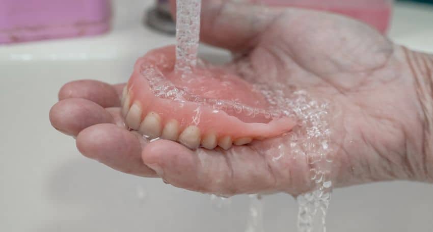 Best Way To Clean Dentures for a Healthy Bright Smile